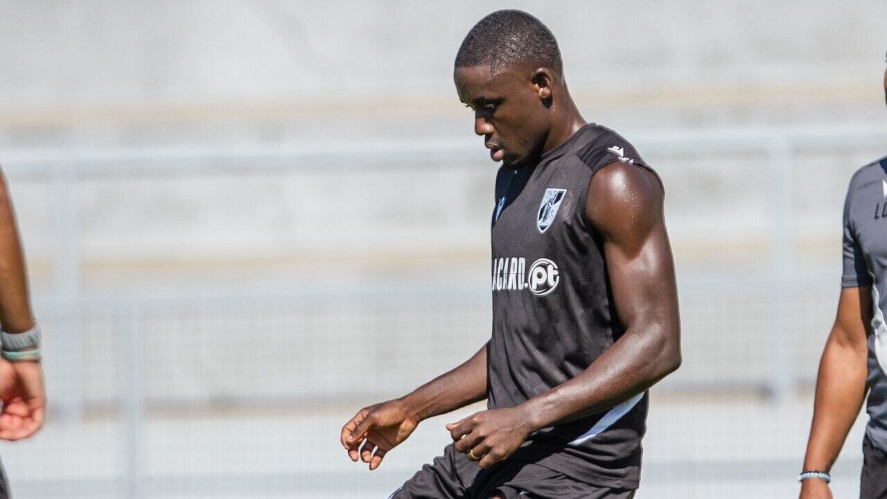 Beni Mukendi falha U. Lamas-V. Guimarães com traumatismo craniano - V ...