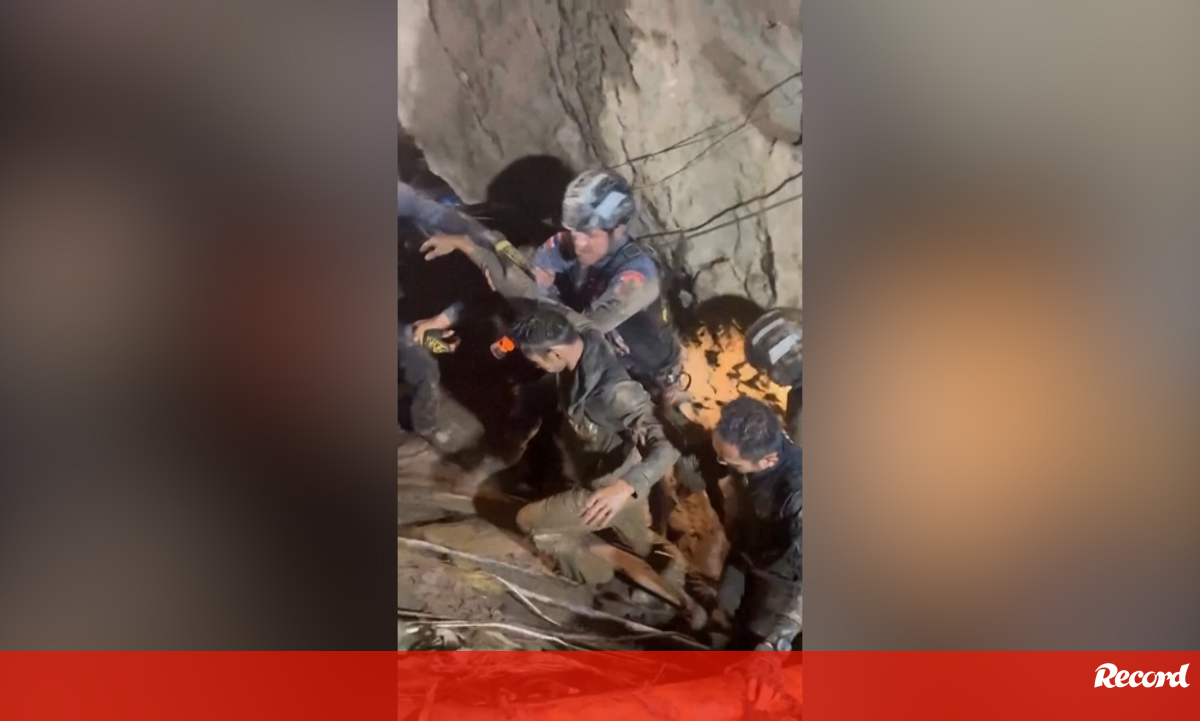 Primeiro sobrevivente preso em gruta inundada no Laos é resgatado ...